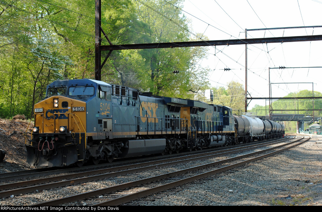 CSX CW44AH 5104 leads Q418-21